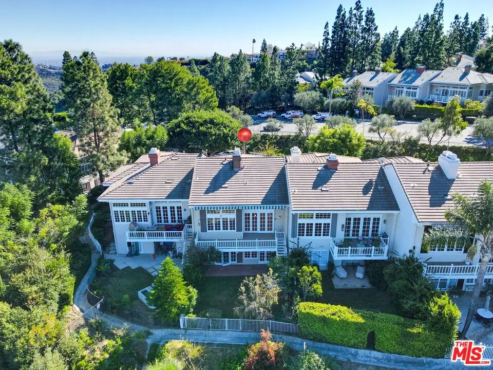 2272 The Terrace Los Angeles CA 90049 - Michele Hall and Brian Strahl